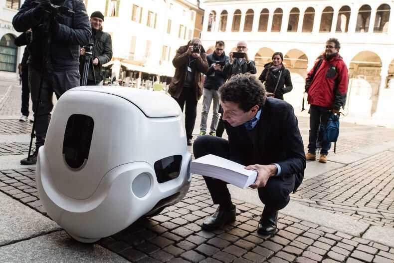 Two-wheeled Italian robot to take stage at CES